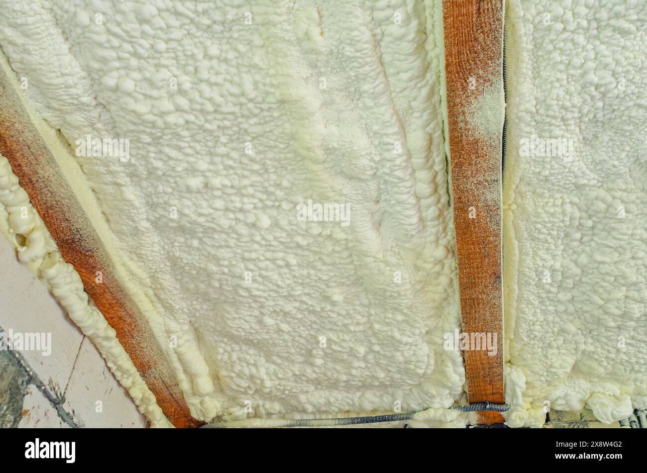 Insulation of the ceiling in the house with polyurethane foam ...