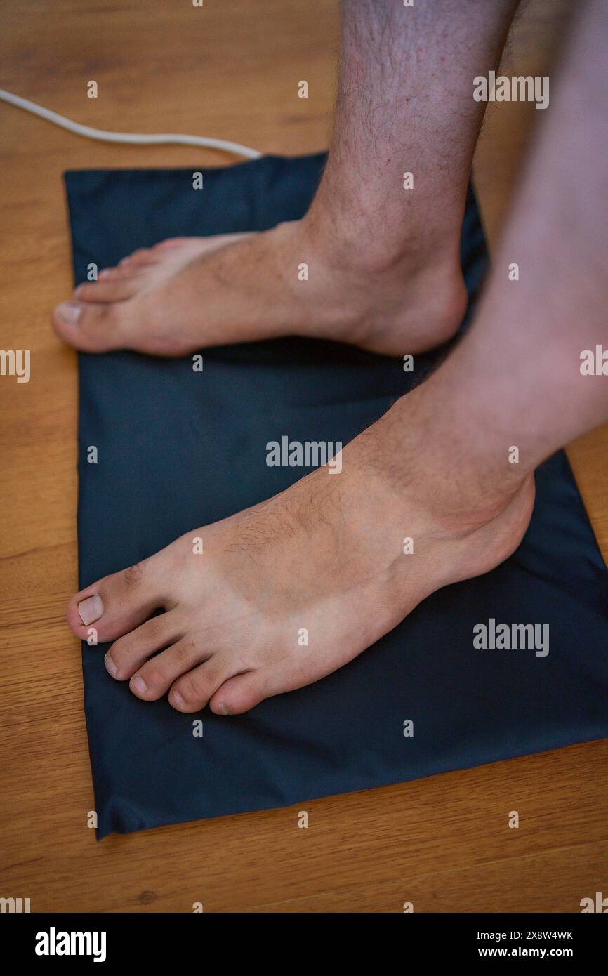 the man put his feet on the grounding wedge, self-soothing, relaxation ...