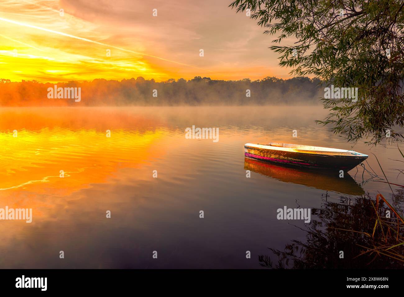 Fantastic sunset at the Max Eyth Lake near Stuttgart, Bad Cannstatt ...