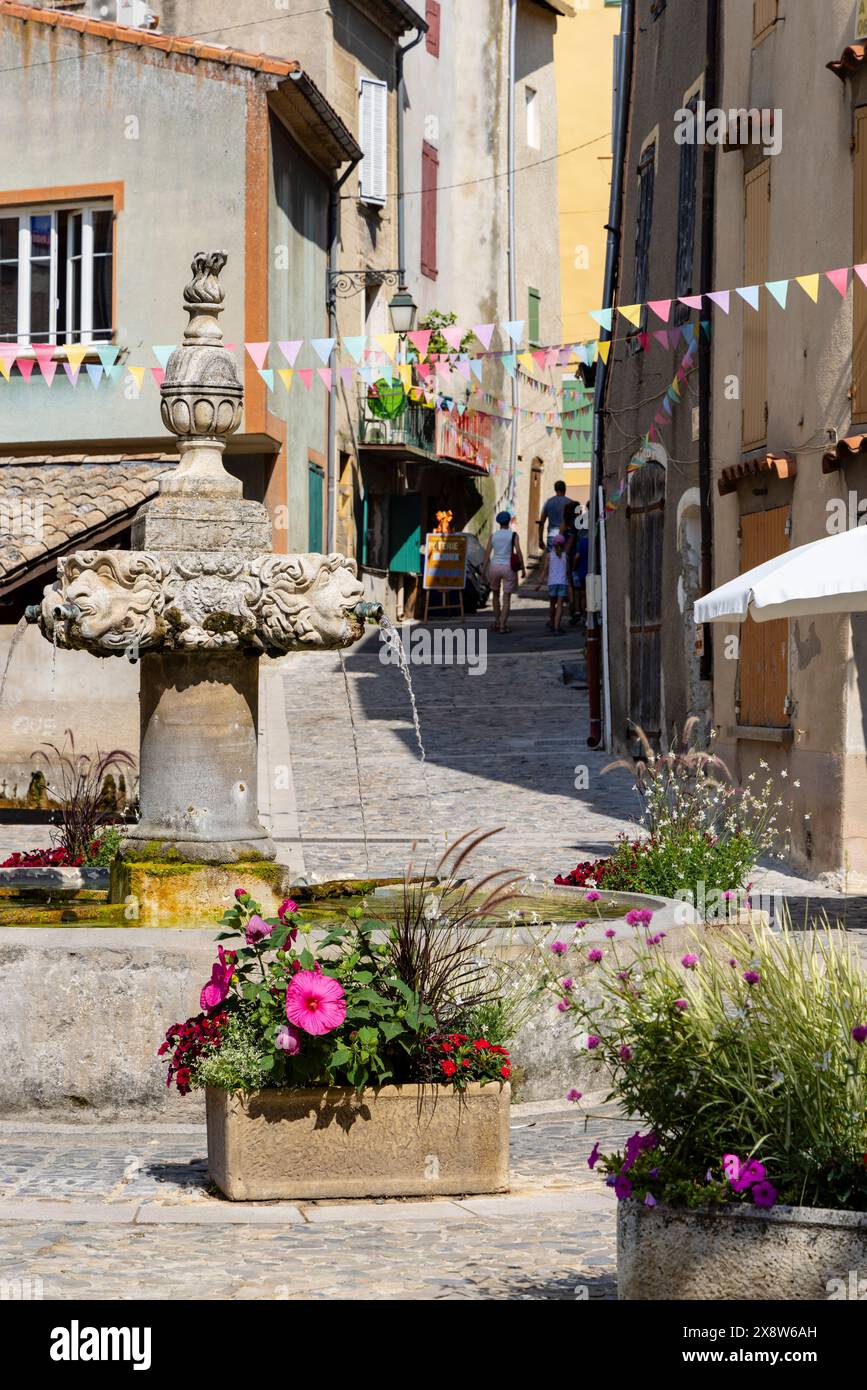 Provencal architecture hi-res stock photography and images - Alamy