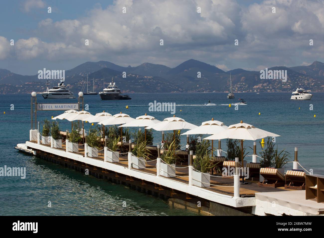 The pontoon of the hotel Martinez, palace of the Croisette Stock Photo ...