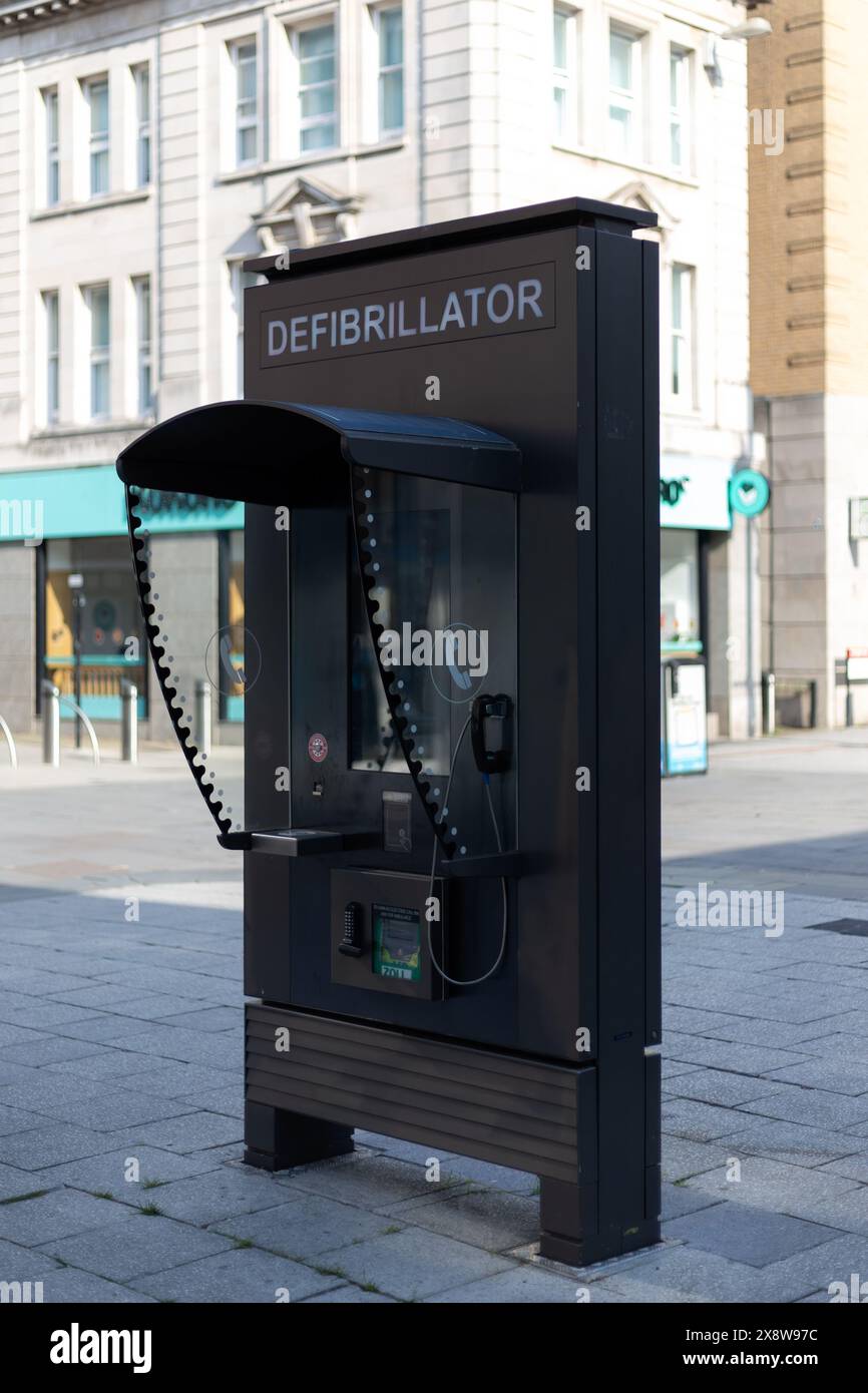 SOUTHAMPTON, UK - MAY 12, 2024: Public defibrillator station in the ...