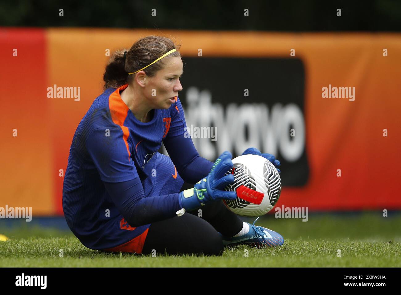 DOORWERTH - Holland Women goalkeeper Barbara Lorsheyd during a training ...