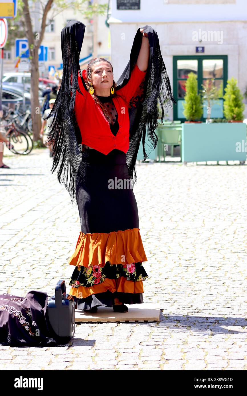 Street performer and flamenco teacher Gloria Rios stages an impromptu ...