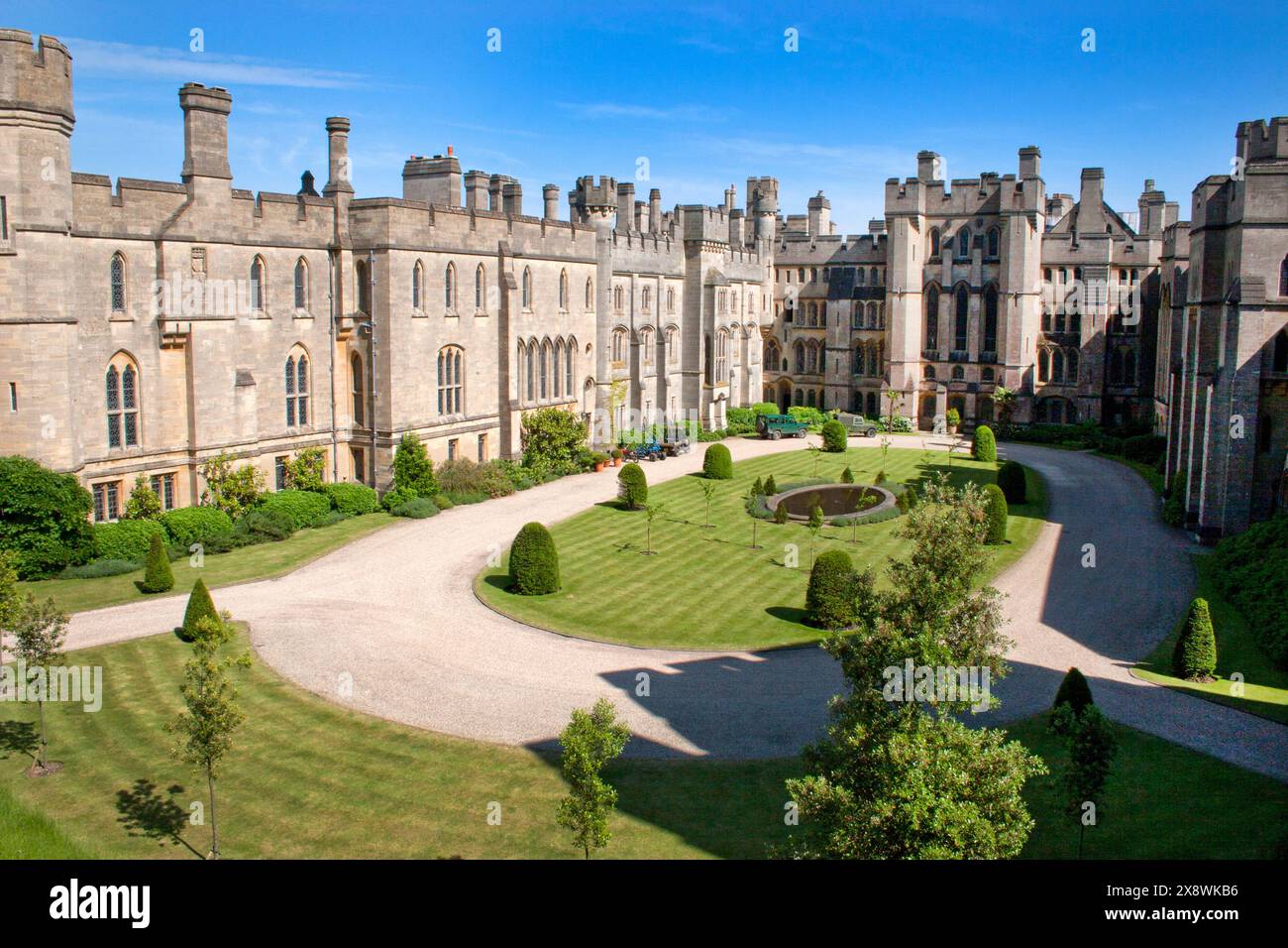 European castle grounds hi-res stock photography and images - Alamy