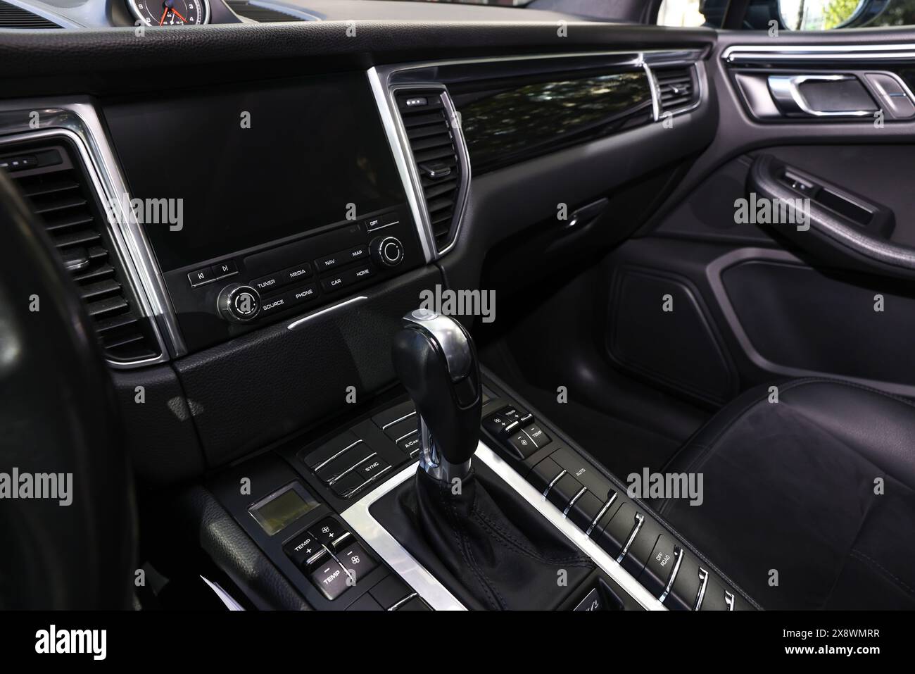 Gear stick inside of modern black car Stock Photo - Alamy