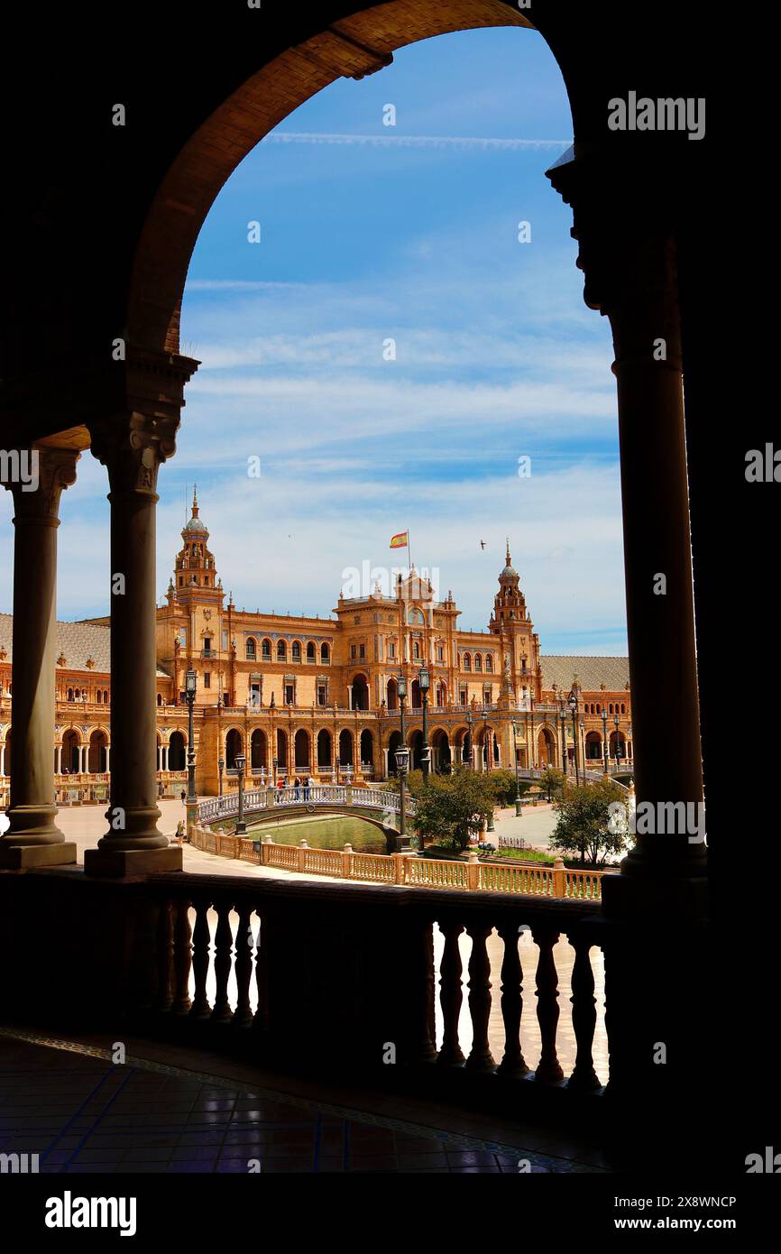 The remarkable architecture of the Plaza de España, Seville, Spain ...
