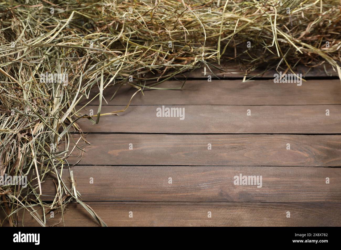 Frame made of dried hay on wooden table, top view. Space for text Stock ...