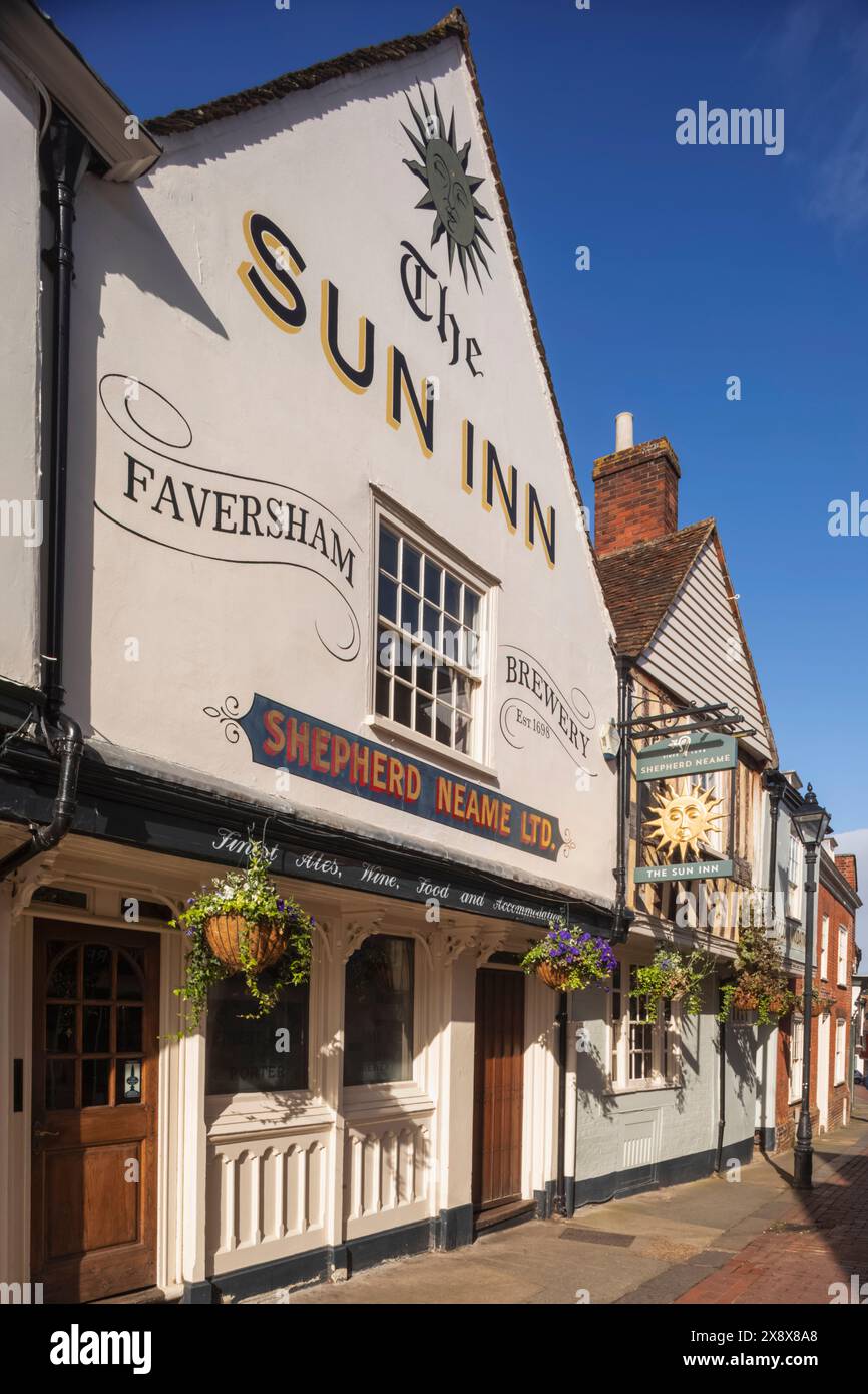 England, Kent, Faversham, West Street, The Shepherd Neame Sun Inn Pub ...