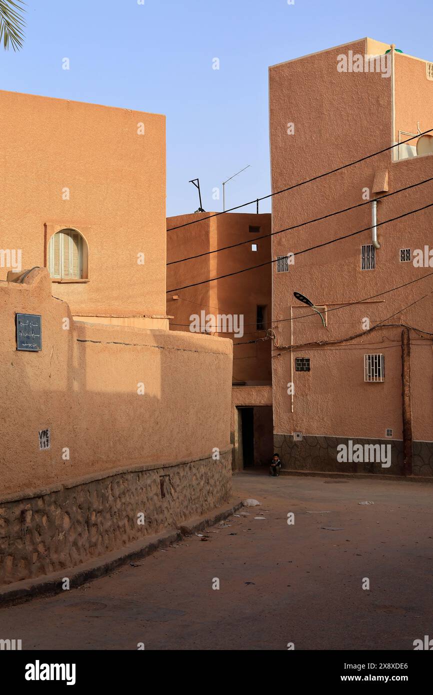 Traditional building traditional buildingd hi-res stock photography and ...