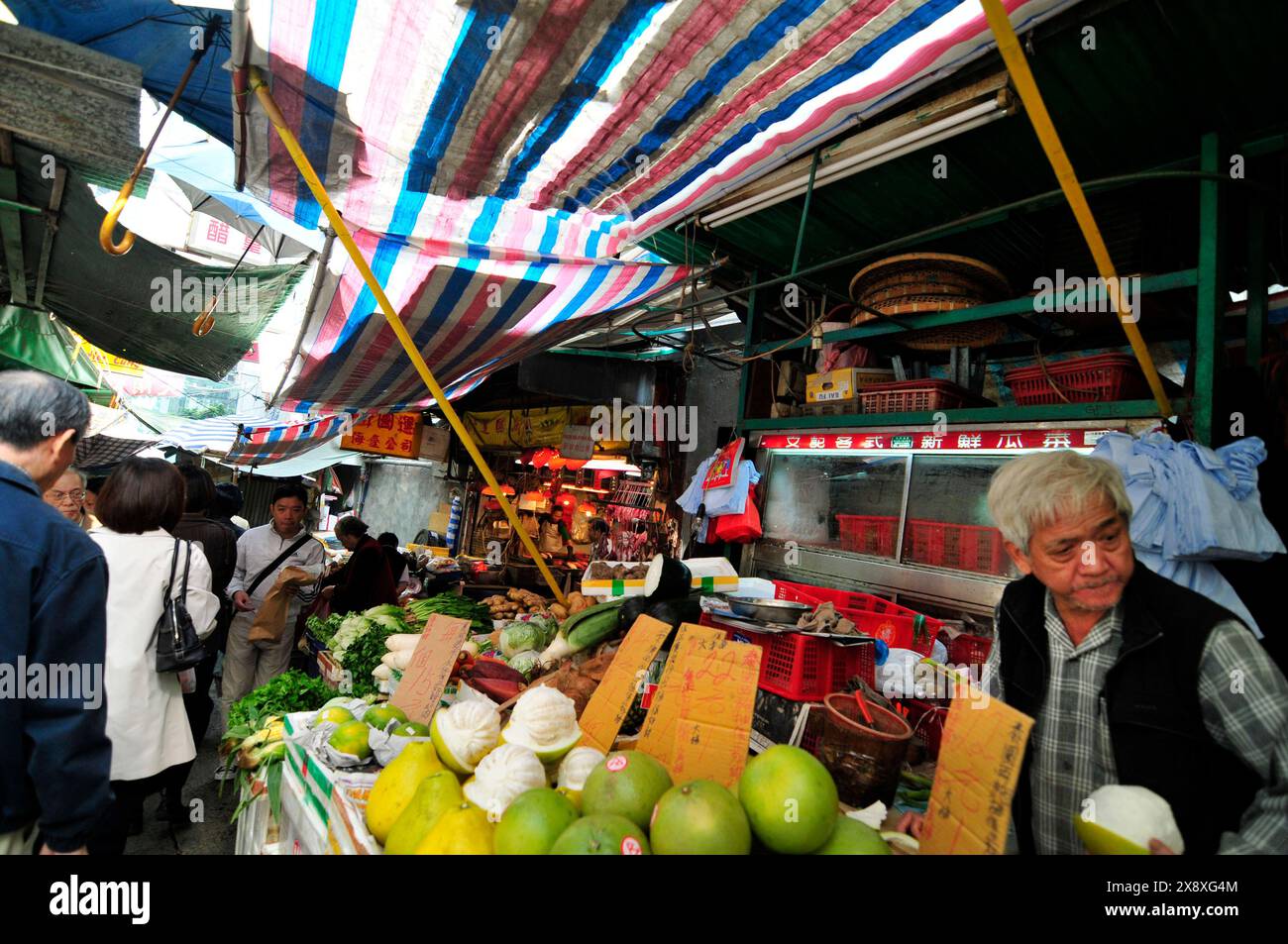 Colorful markets in Hong Kong Stock Photo - Alamy