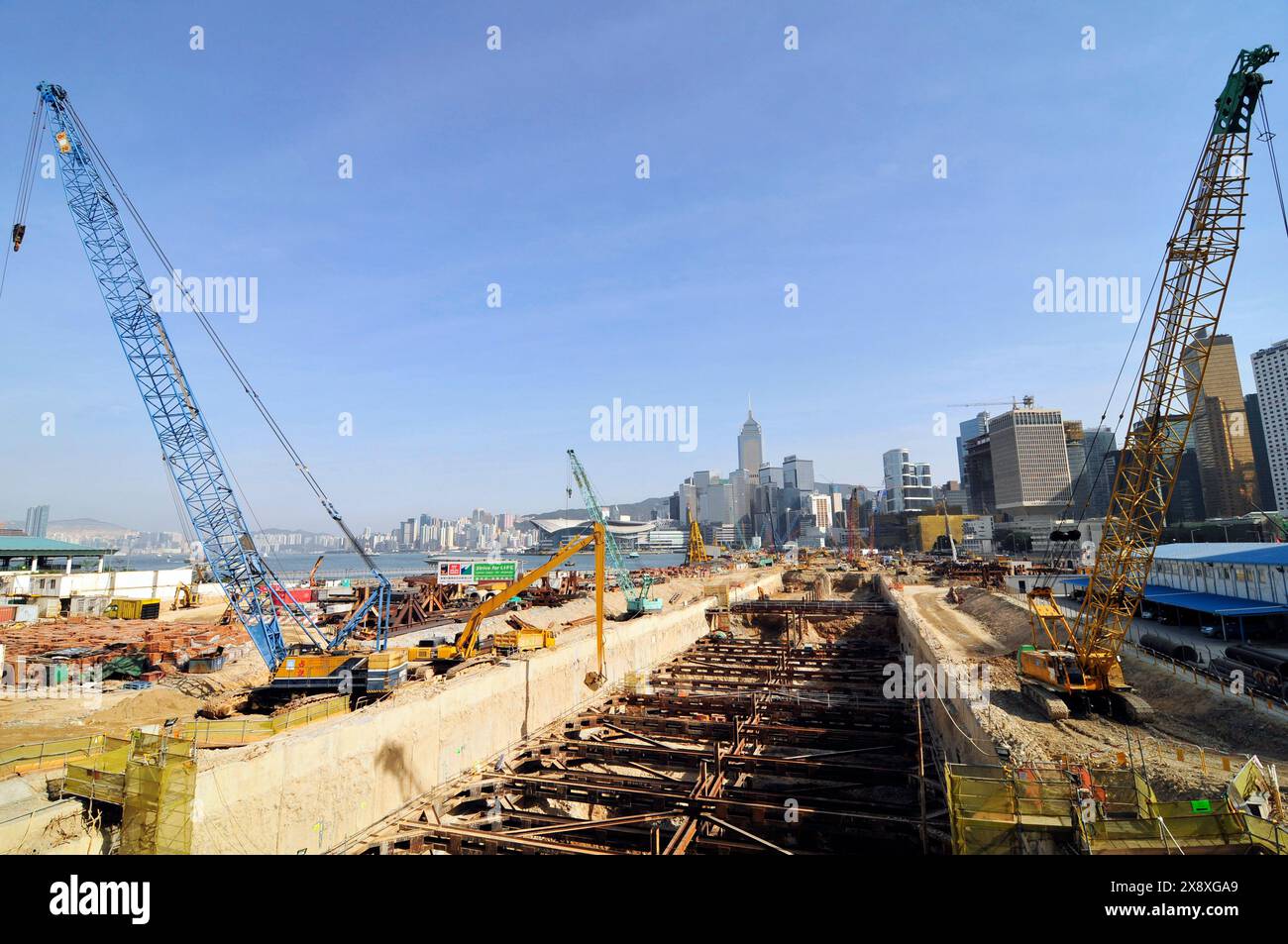 Development of the reclaimed land near the IFC mall and the GPO in Hong ...
