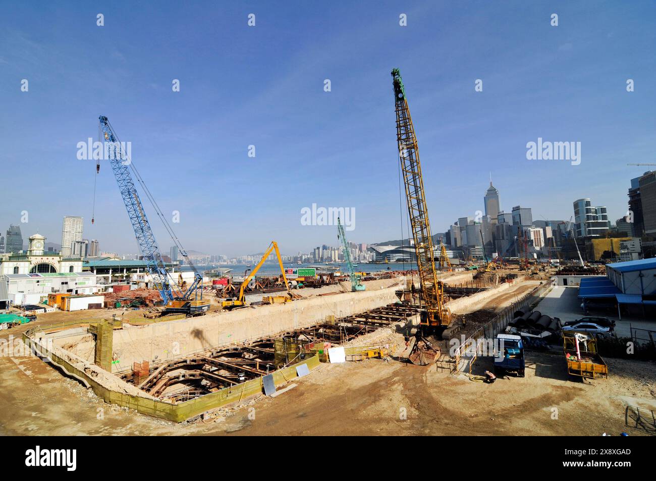 Development of the reclaimed land near the IFC mall and the GPO in Hong ...