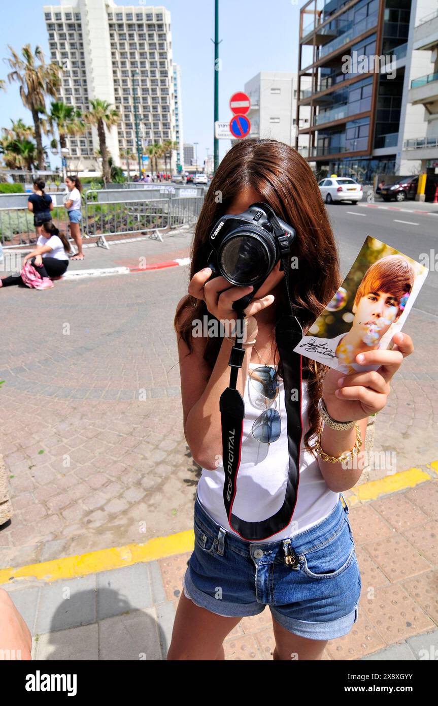 Justin Bieber teenage girl fans waiting outside his hotel in Tel Aviv ...