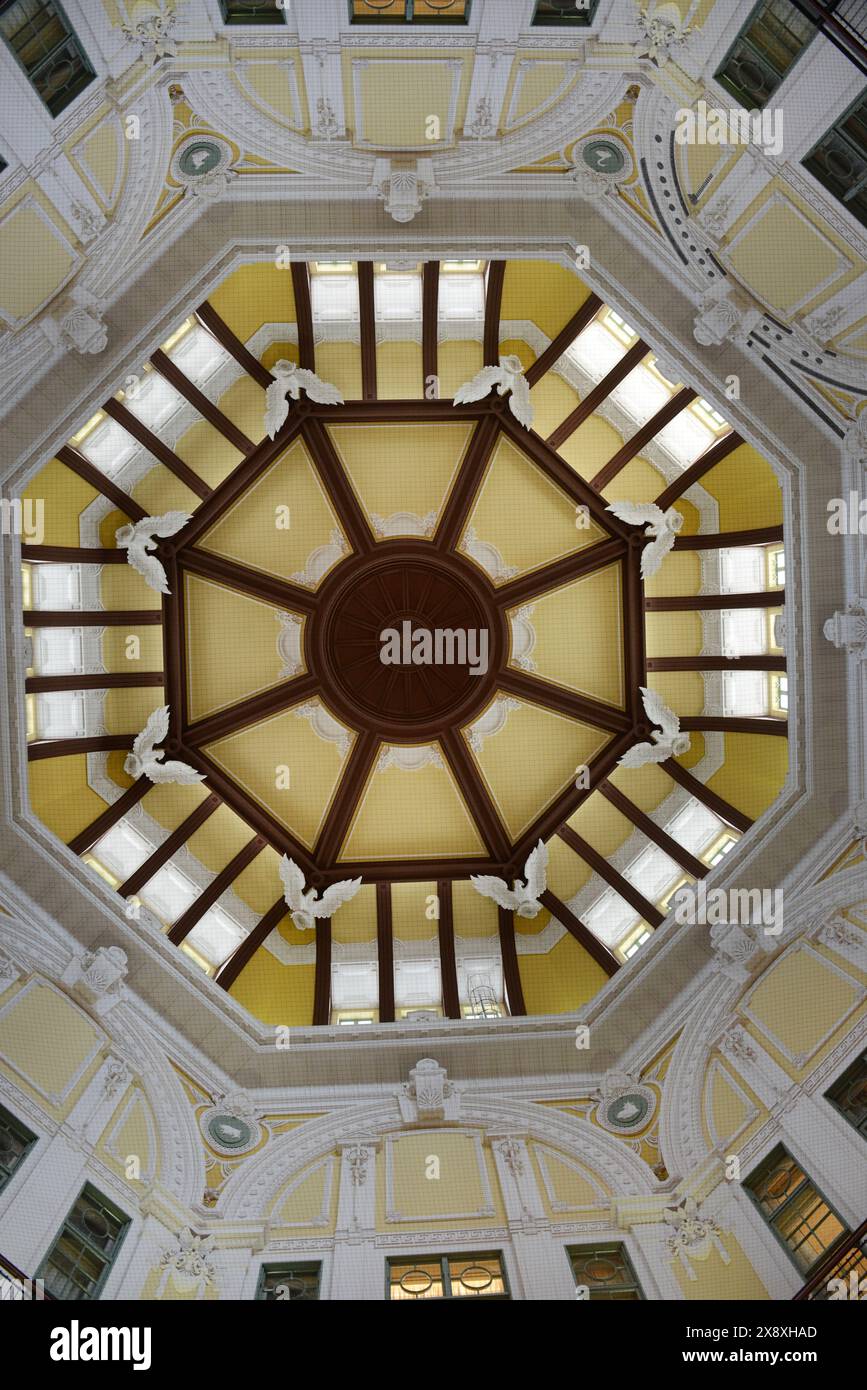 Tokyo's Central railway station - The old Marunouchi building. Tokyo ...