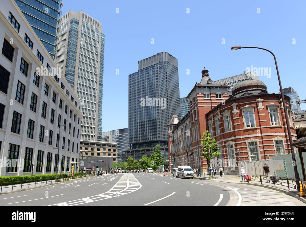 Old & New. The Marunouchi building of the Tokyo station with modern ...