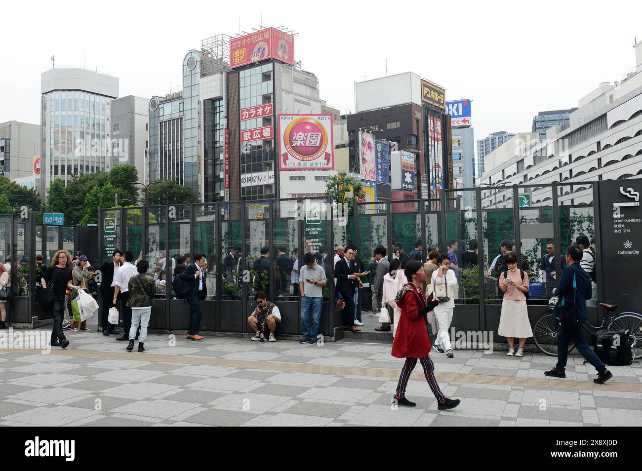 Smoking zone outside the Parco department store in Ikebukuru, Tokyo ...