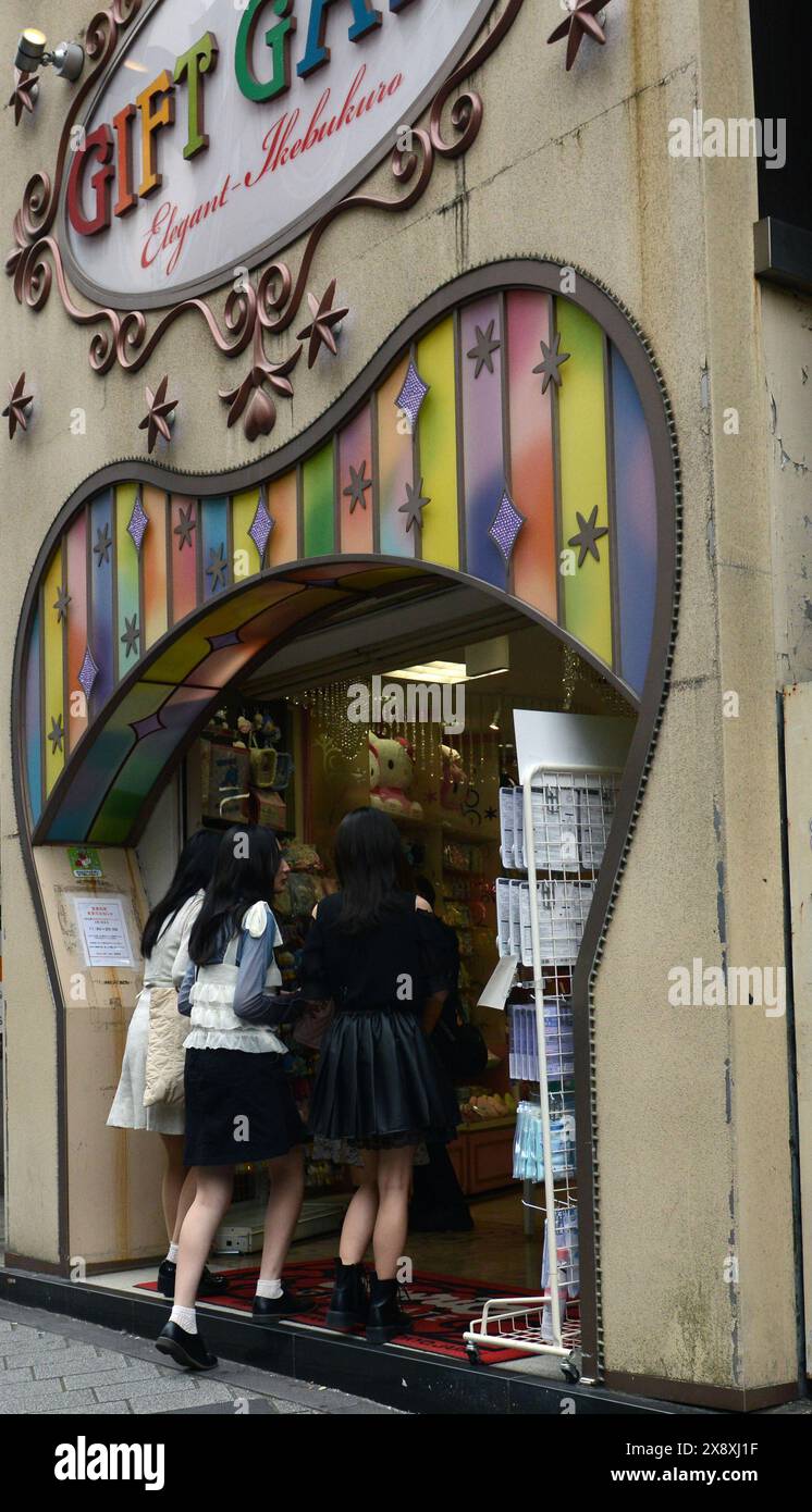 Young Japanese women enter the Gift Gate shop in Ikebukuro, Tokyo ...