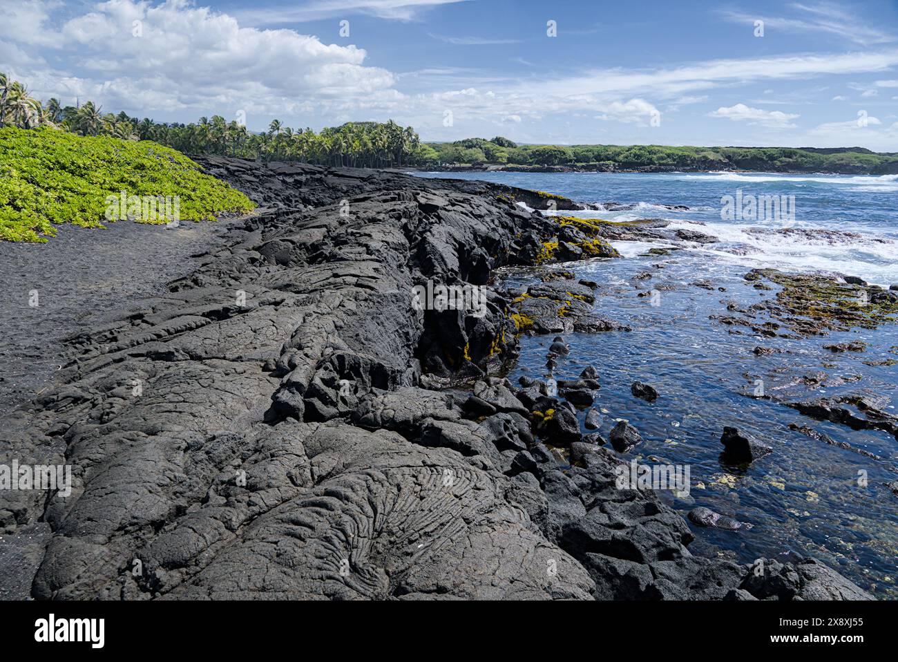 Beautiful black sand beach hawaii hi-res stock photography and images ...