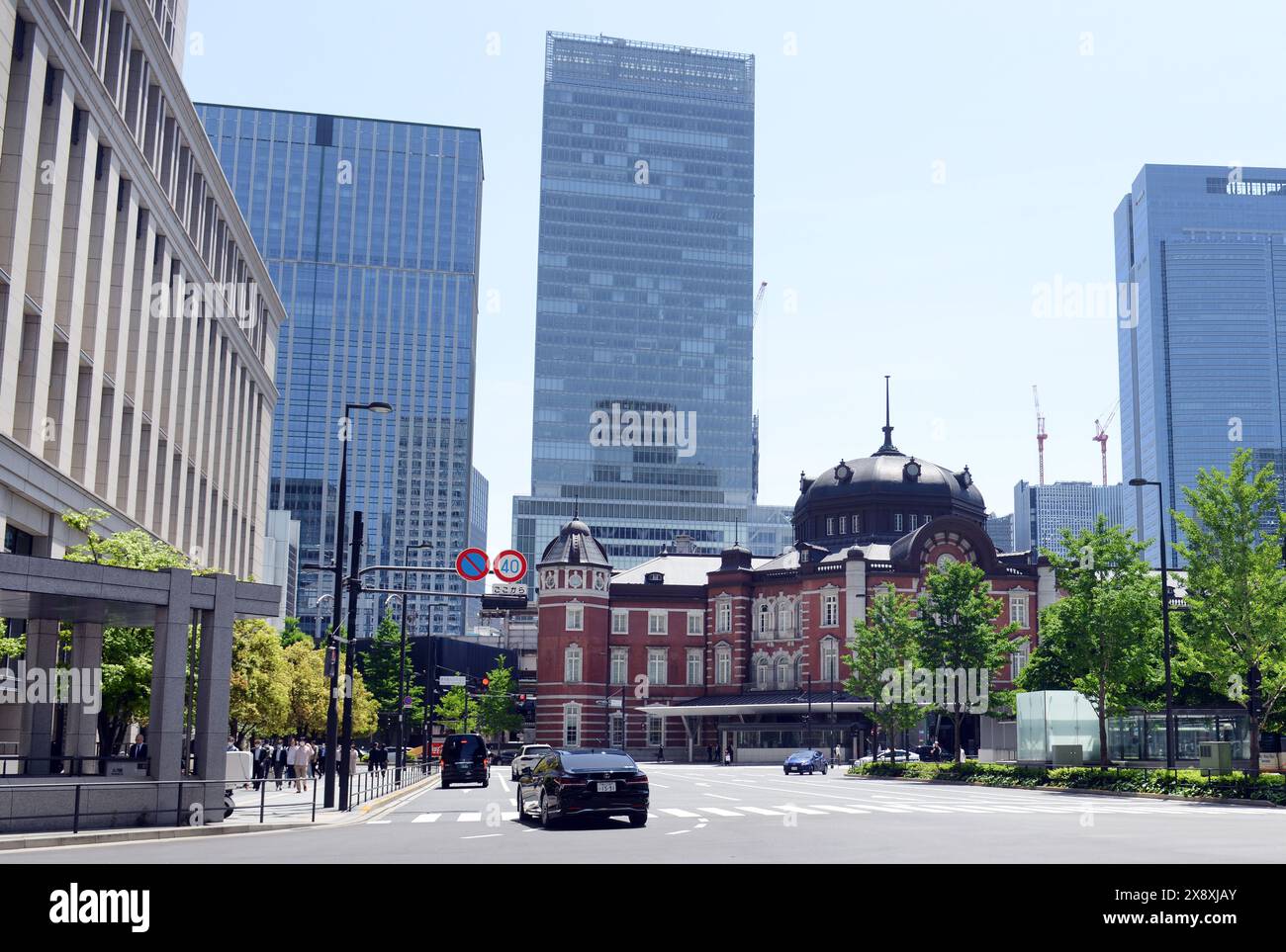 Old & New. The Marunouchi building of the Tokyo station with modern ...