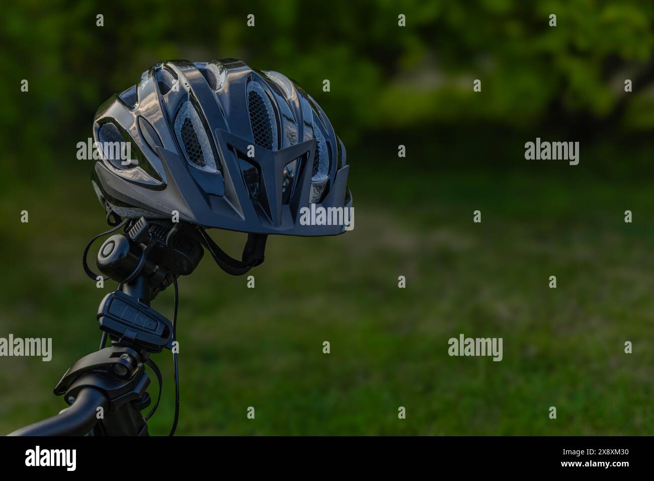 Protecting the cyclists head hi-res stock photography and images - Alamy