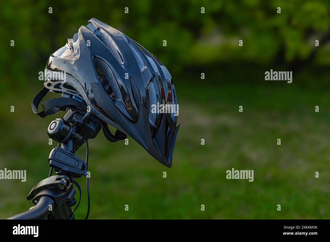 Protecting the cyclists head hi-res stock photography and images - Alamy