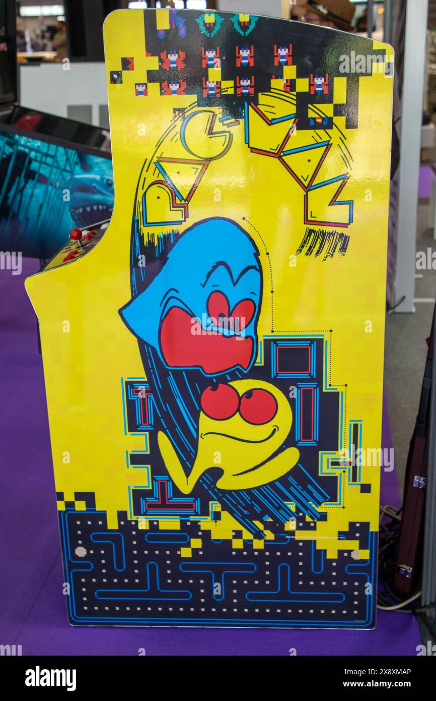 Bordeaux , France - 05 27 2024 : Pac-Man logo sign icon on maze arcade ...