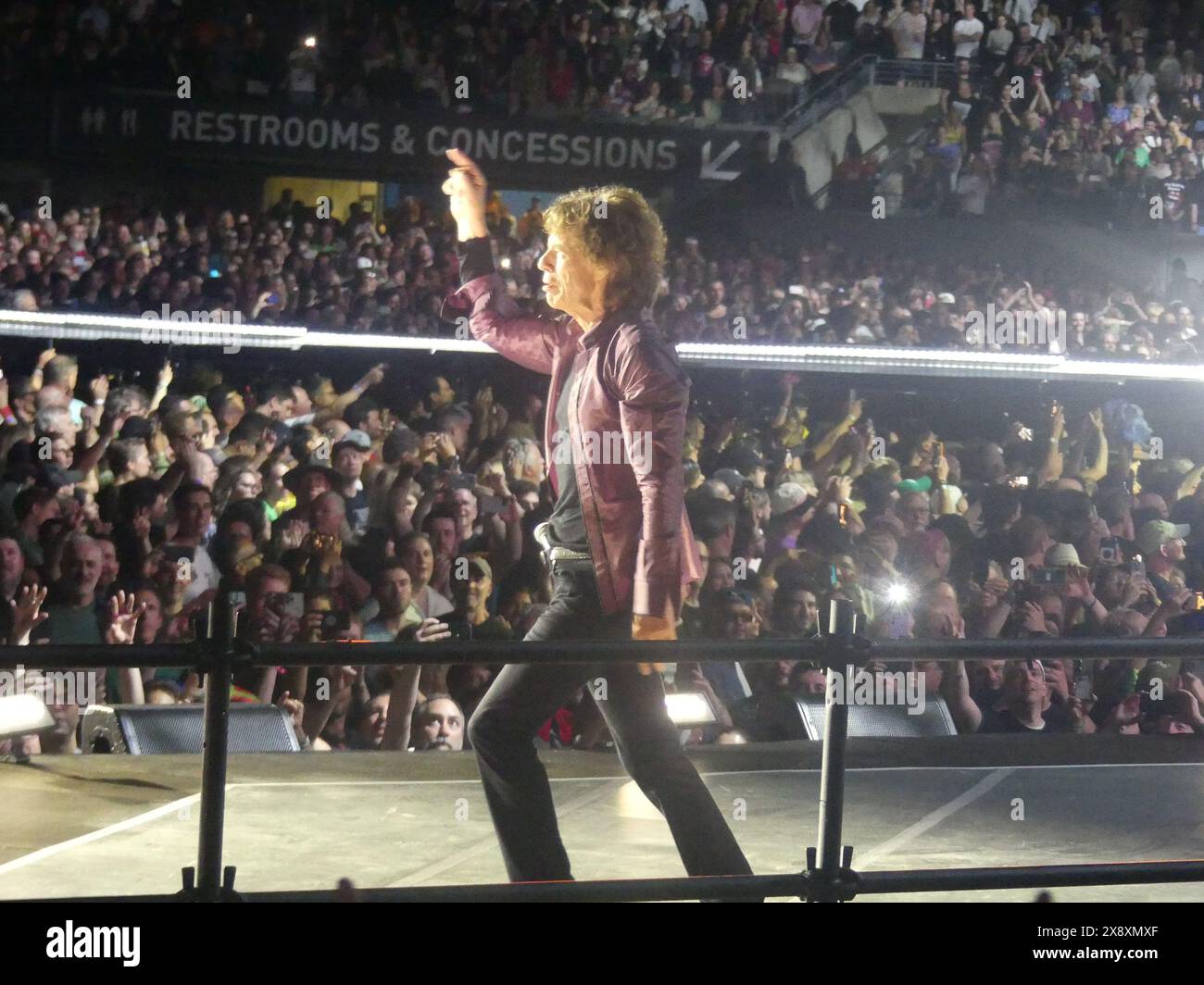 Darryl jones rolling stones hi-res stock photography and images - Alamy