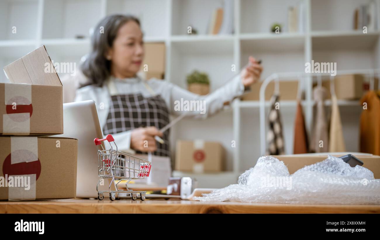 Bubble wrap suit hi-res stock photography and images - Alamy