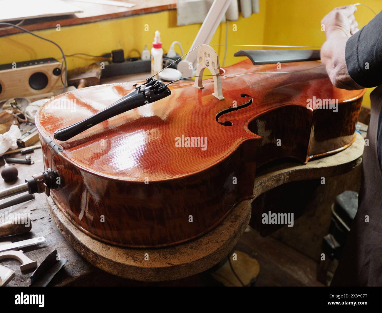 Artisan work making traditional bow hi-res stock photography and images ...