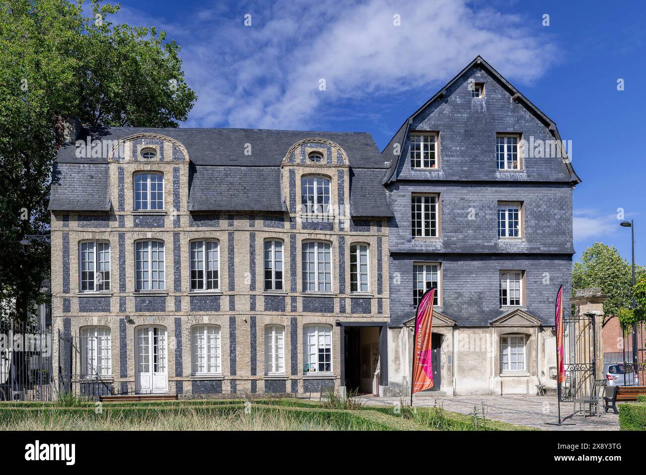 16th century castle construction hi-res stock photography and images ...
