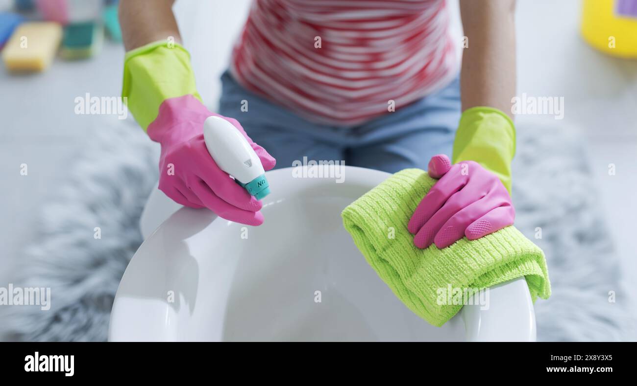 Woman doing housework, she is cleaning the bathroom Stock Photo - Alamy