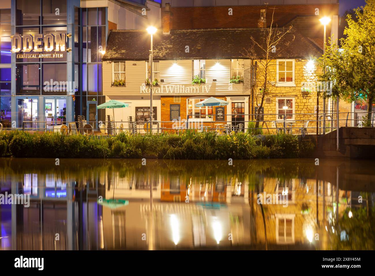 Night falls on Brayford Pool in Lincoln, England Stock Photo - Alamy