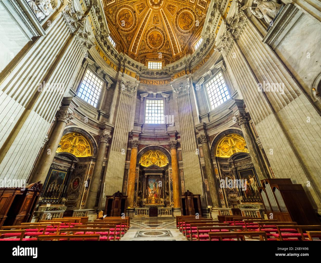 Transept altar roman catholic hi-res stock photography and images - Alamy