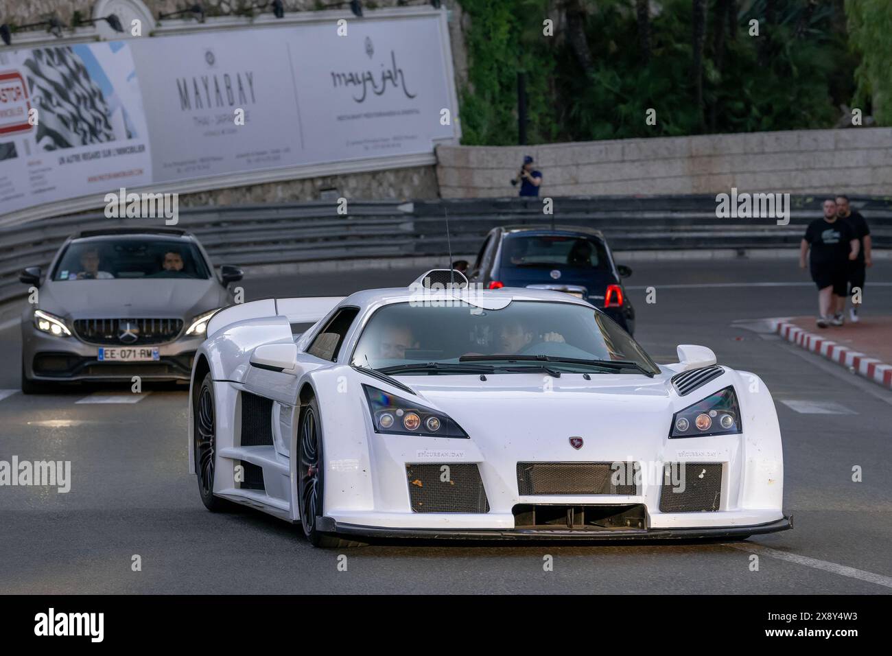 Gumpert Apollo Logo