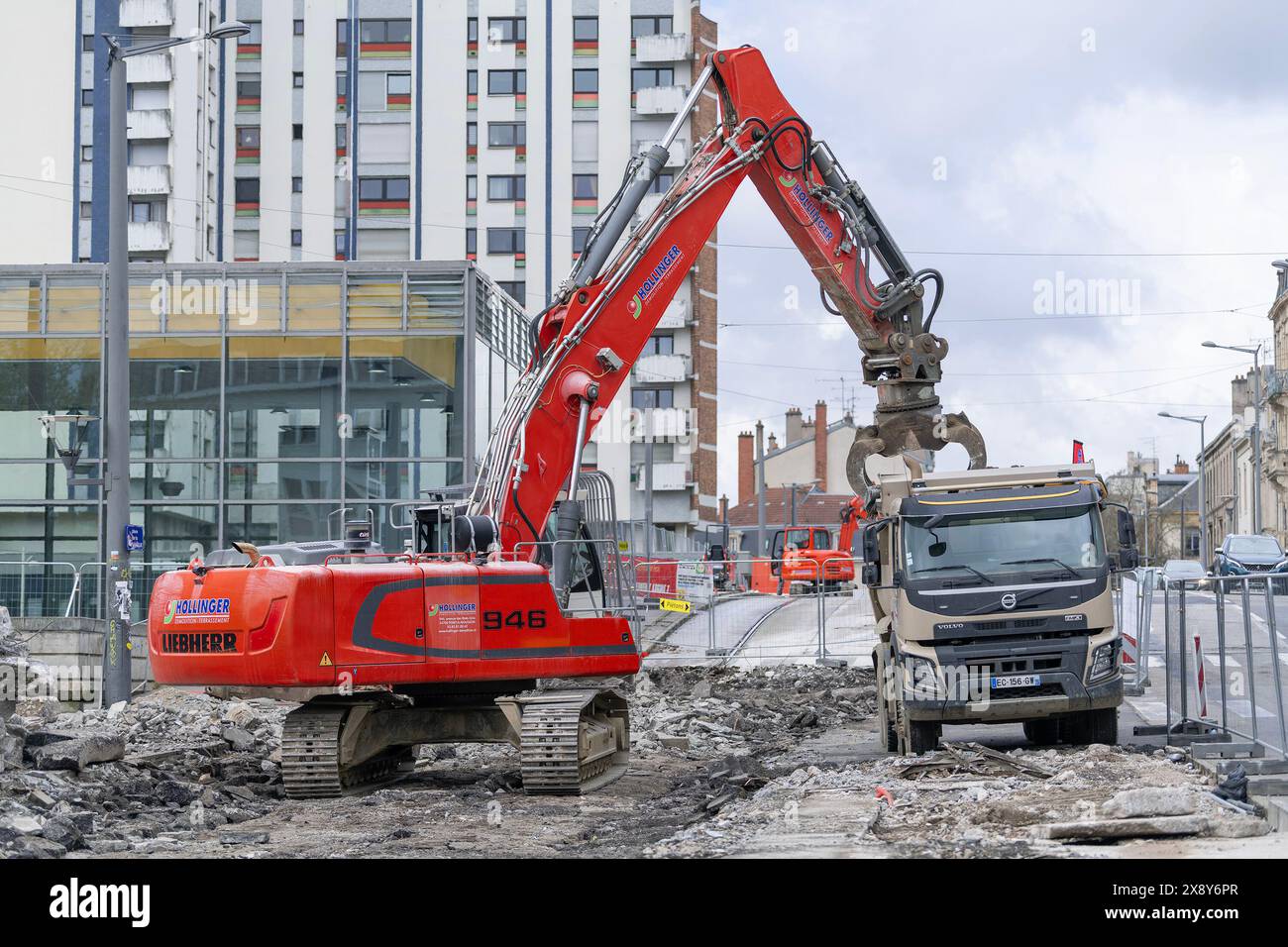 Nancy - Red crawler excavator Liebherr R 946 for the demolition of the ...