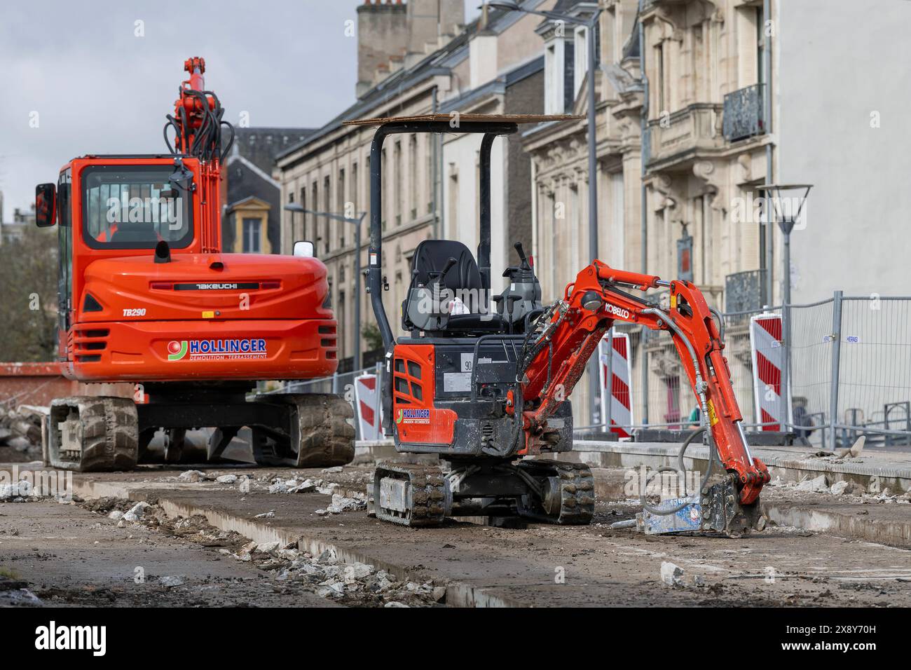 Nancy - View on a small red crawler excavator Kobelco SK10SR-2E with a ...