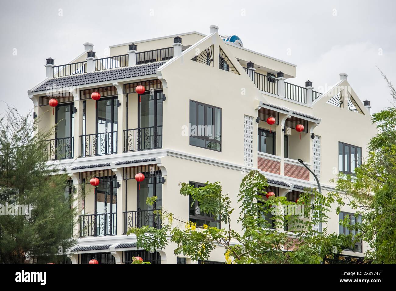Luxury hotel resort balconies hi-res stock photography and images - Alamy