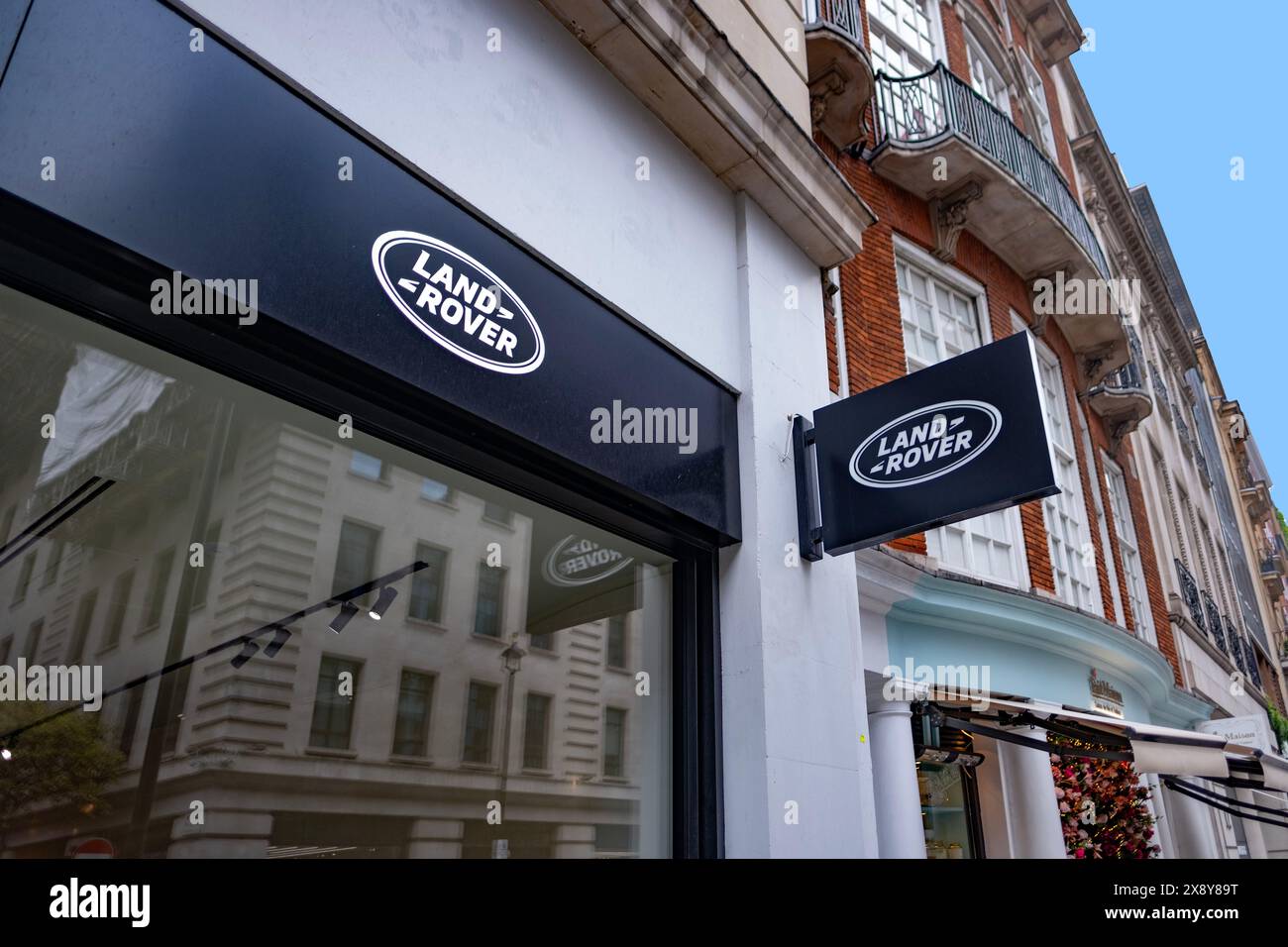 Land Rover Advertising logo, banner, car dealership building, British ...