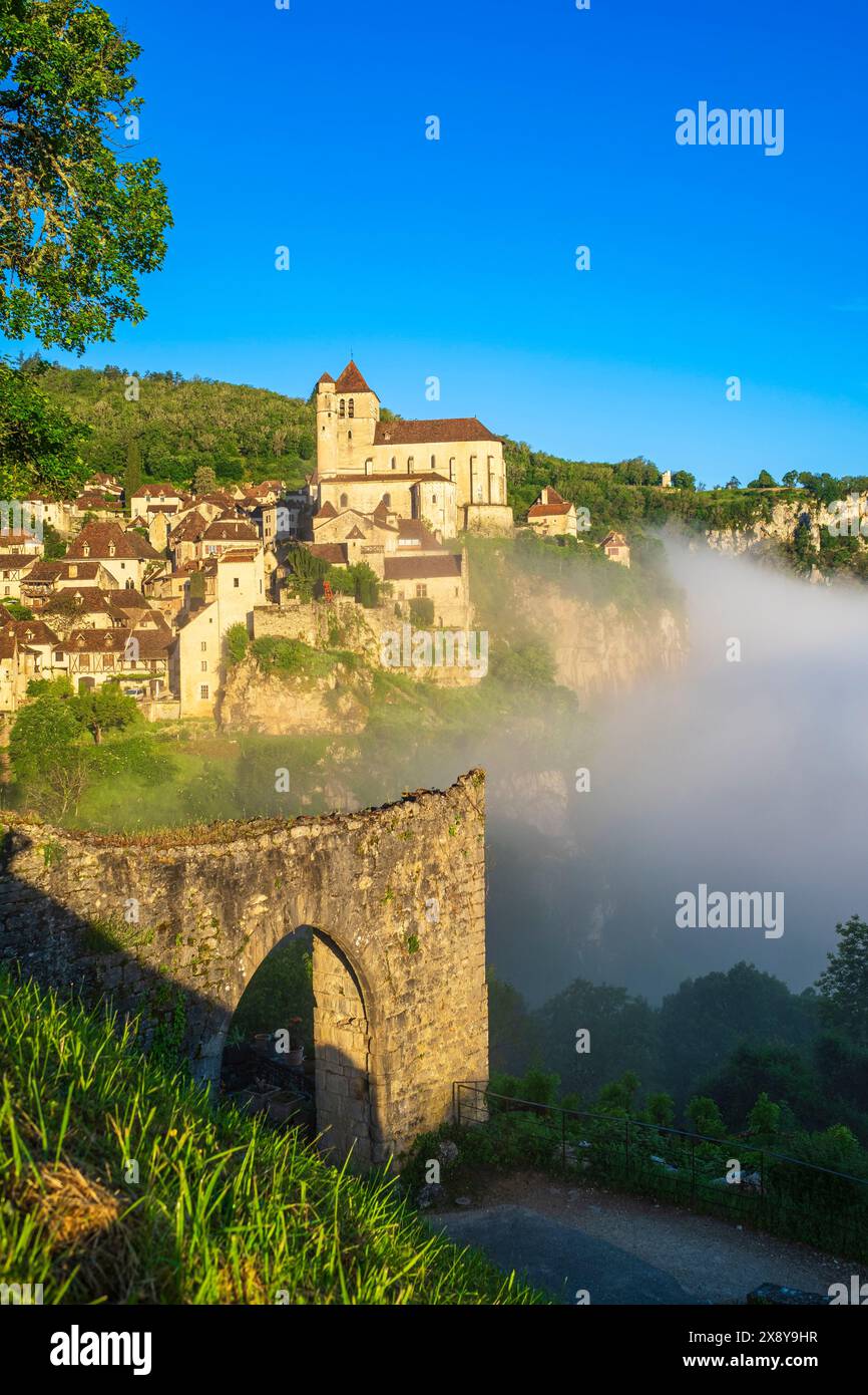 France, Lot, Causses du Quercy Regional Natural Park, Saint Cirq ...