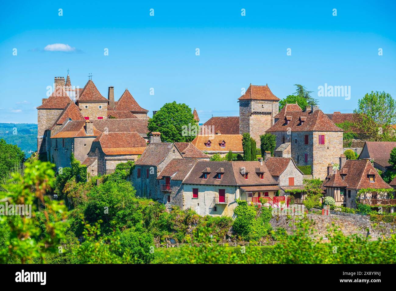 France, Lot, Dordogne Valley, Loubressac, perched medieval village ...