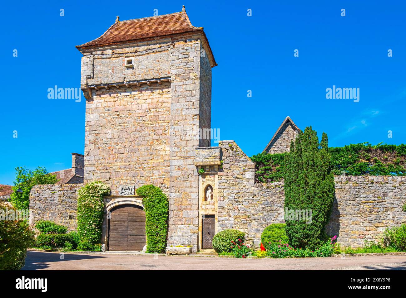 France, Lot, Dordogne Valley, Loubressac, perched medieval village ...