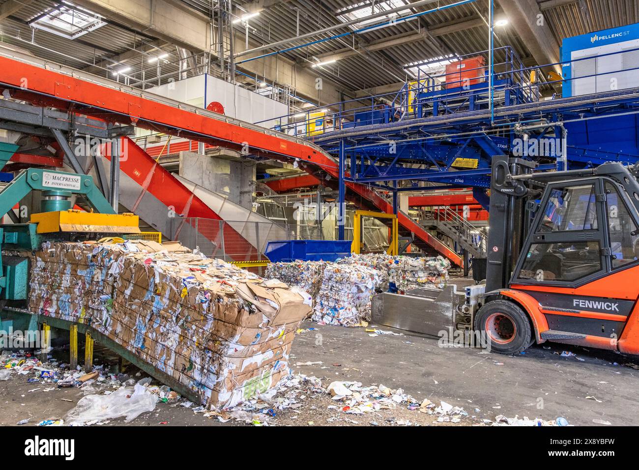Sorting waste paper hi-res stock photography and images - Alamy