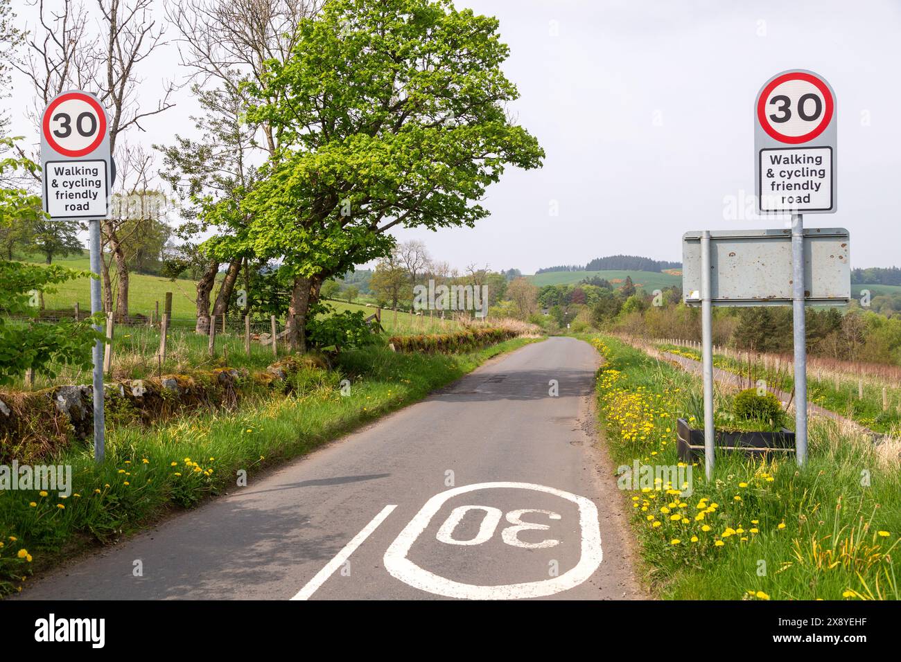 30 mile an hour zone hi-res stock photography and images - Alamy