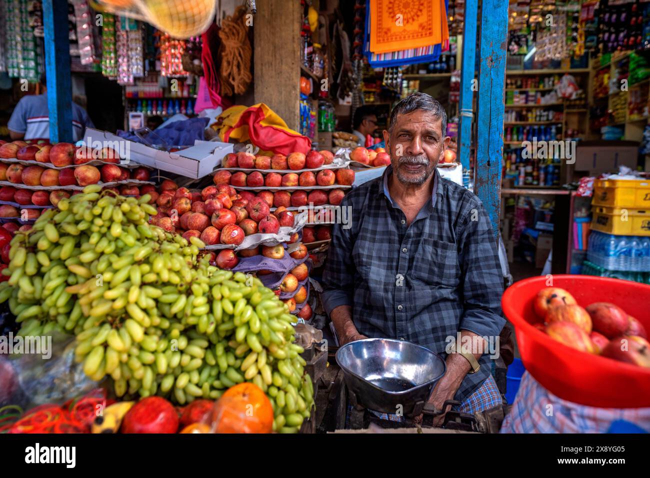 India kerala munnar market hi-res stock photography and images - Alamy