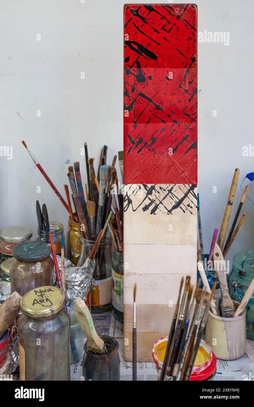 Presenting different stages hi-res stock photography and images - Alamy