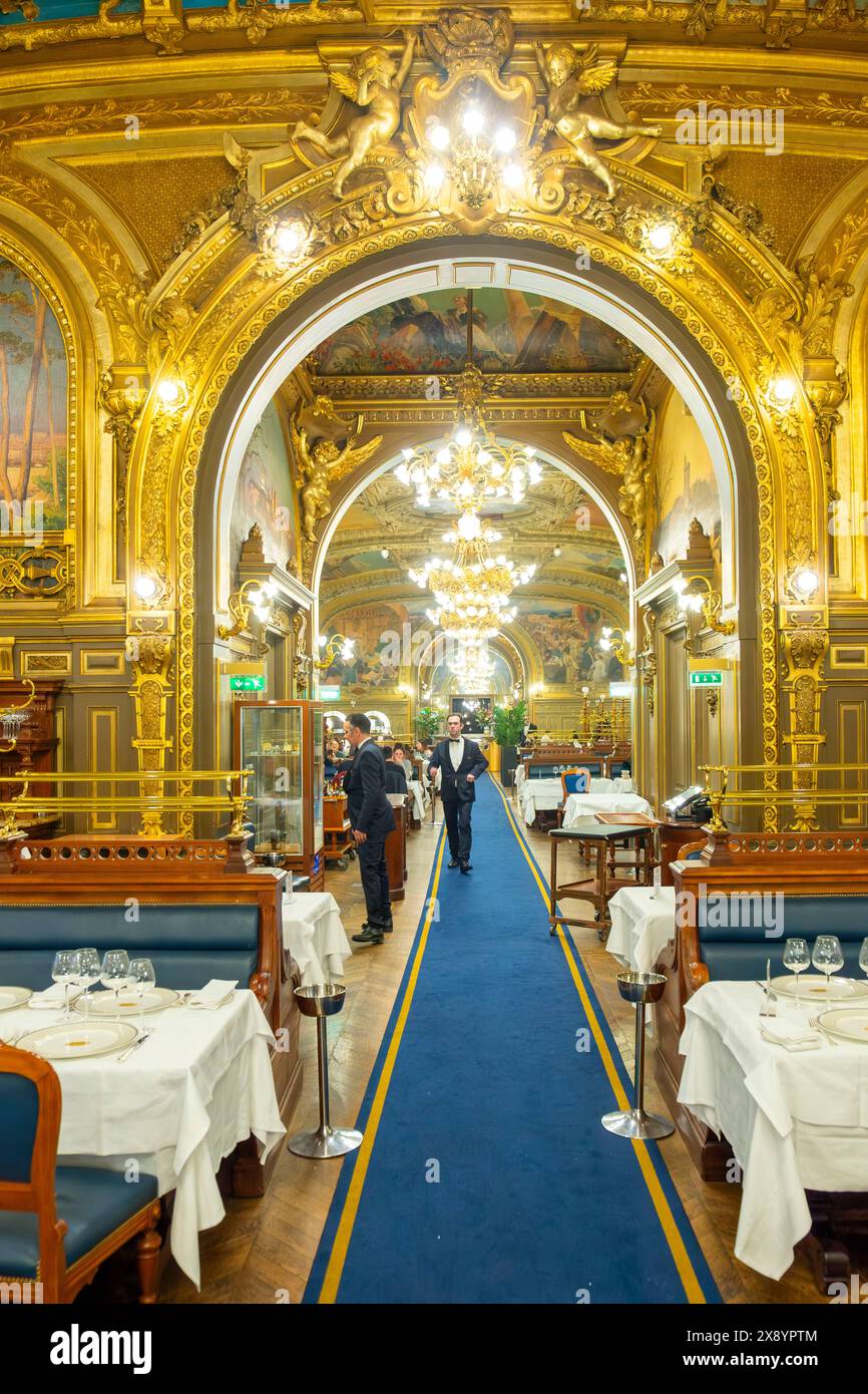 France, Paris, Le Train bleu is a gourmet restaurant in neo baroque and ...