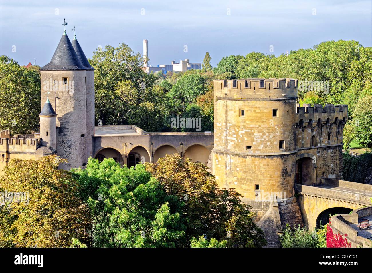 Medieval enclosure hi-res stock photography and images - Alamy