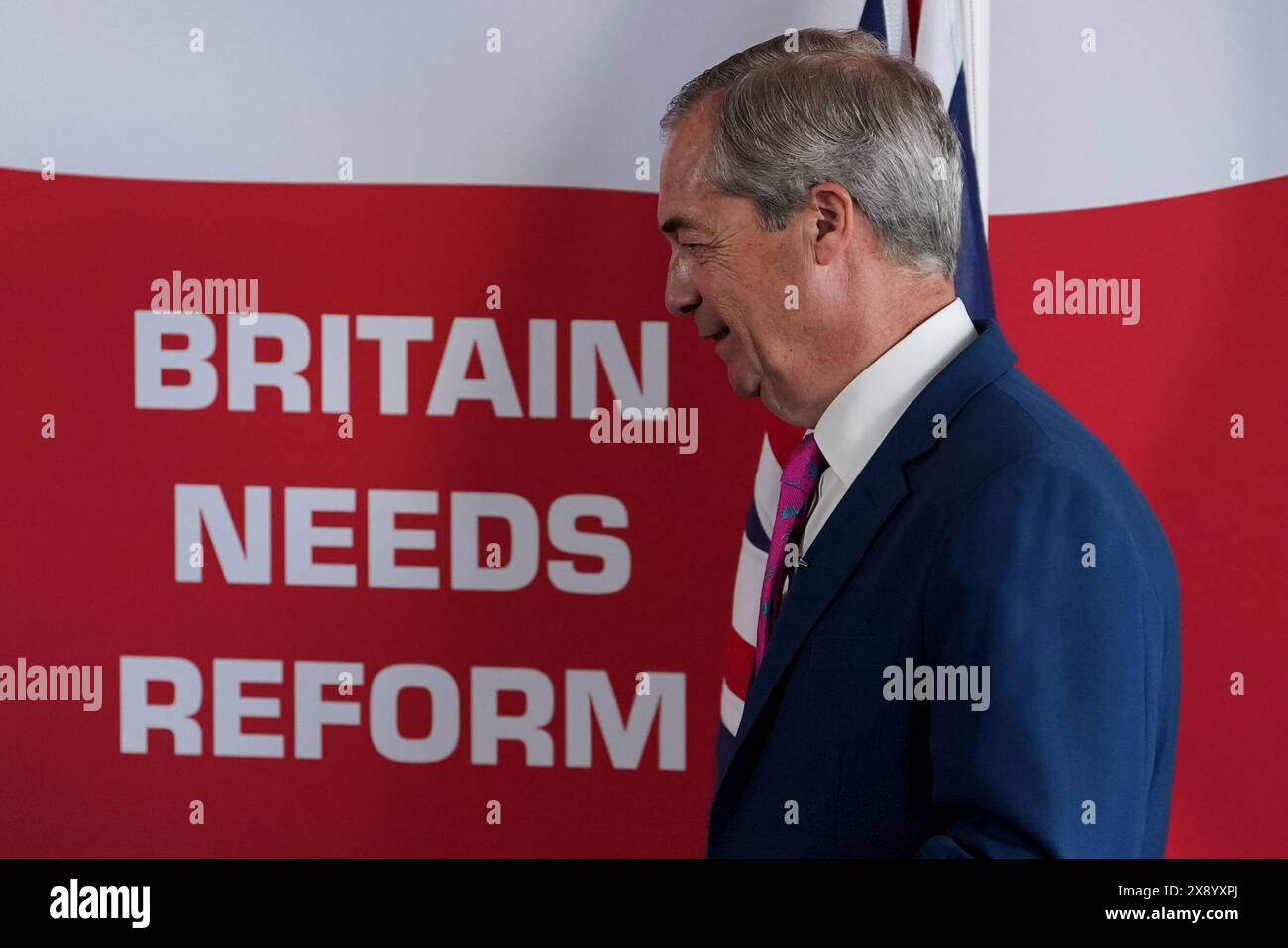 Nigel Farage announces Howard Cox as the Reform UK candidate for Dover ...