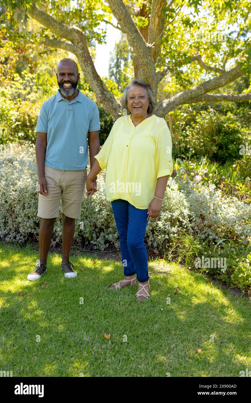 People wearing casual clothing hi-res stock photography and images - Alamy